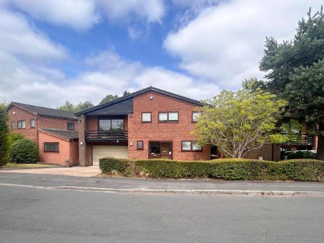 5 Bedroom Detached House