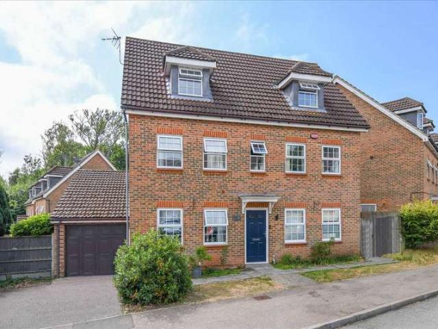 5 Bedroom Detached House