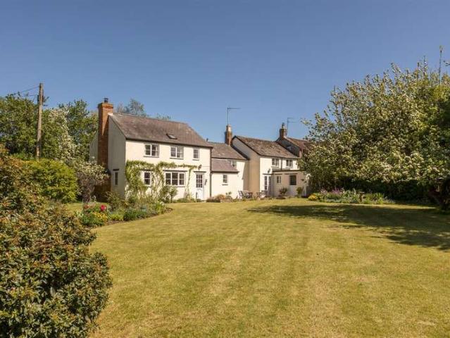 5 Bedroom Cottage House