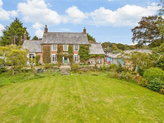 5 Bedroom Detached House