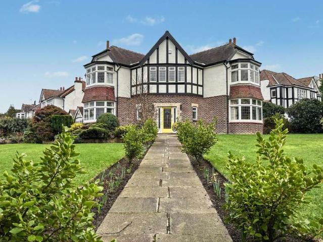 5 Bedroom Detached House