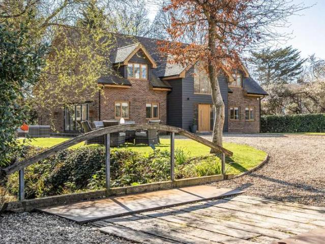5 Bedroom Detached House