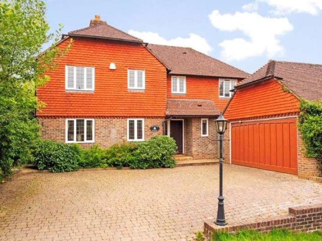5 Bedroom Detached House