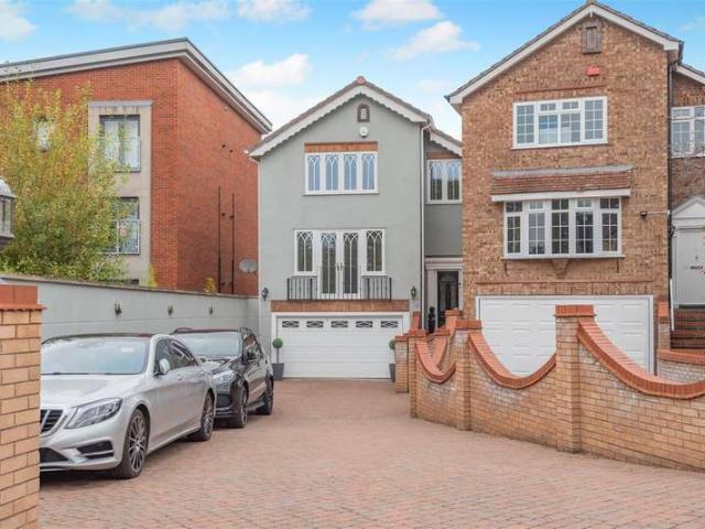 5 Bedroom Detached House