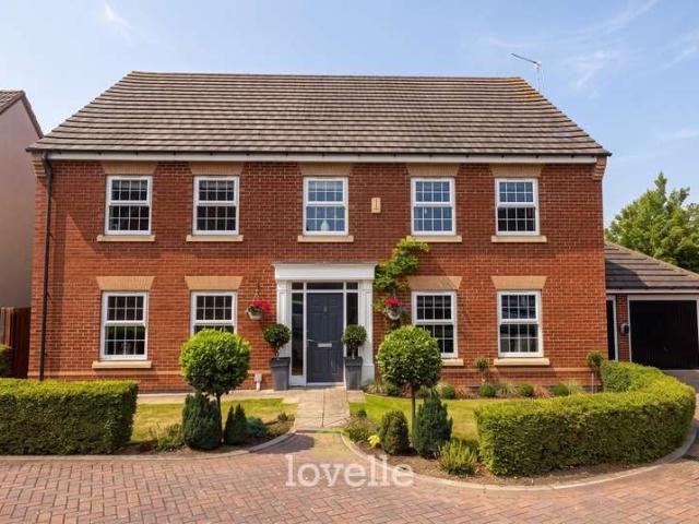 5 Bedroom Detached House