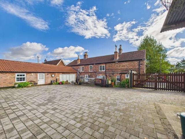 5 Bedroom Detached House