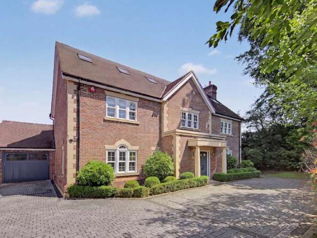 5 Bedroom Detached House
