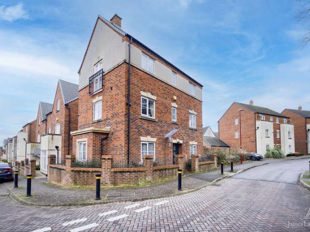 5 Bedroom Detached House