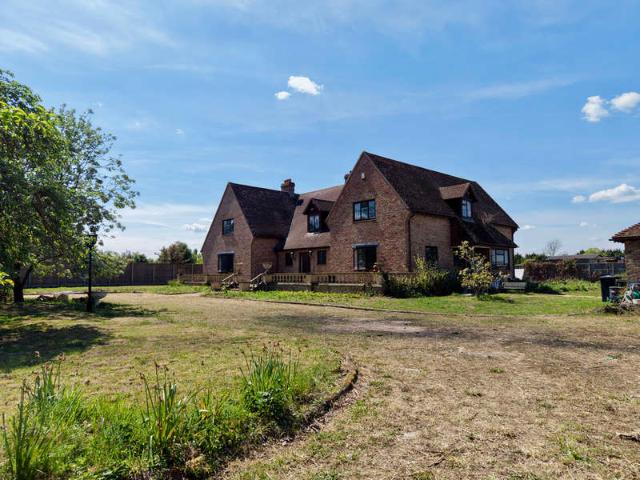 5 Bedroom Detached House