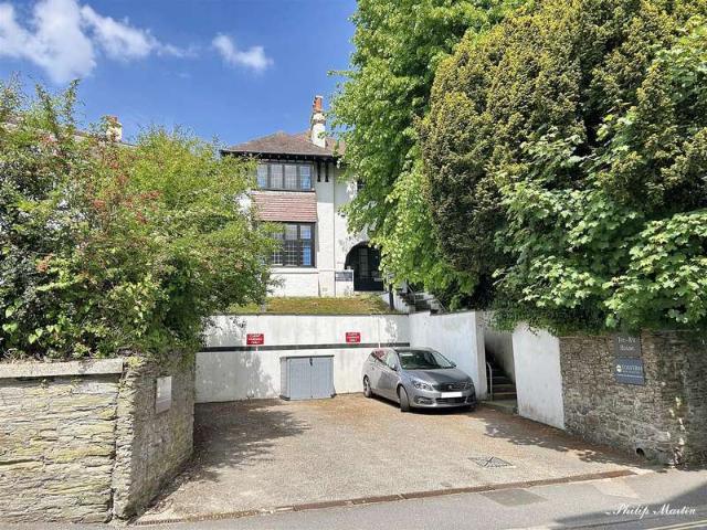 5 Bedroom Detached House