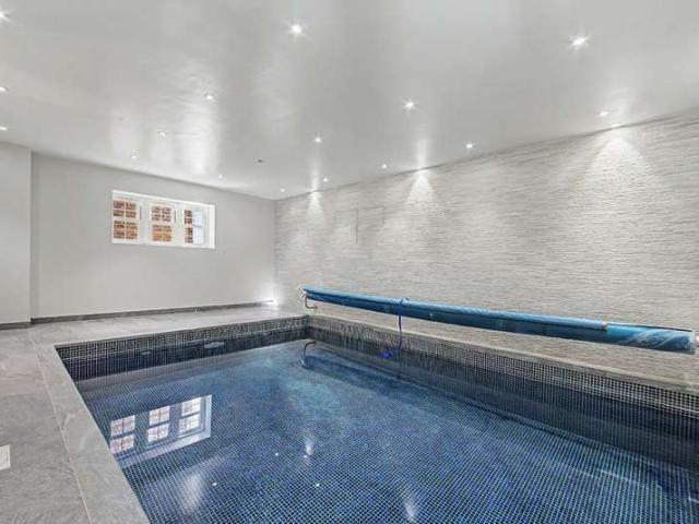 5 Bedroom Detached House
