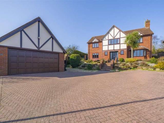 5 Bedroom Detached House