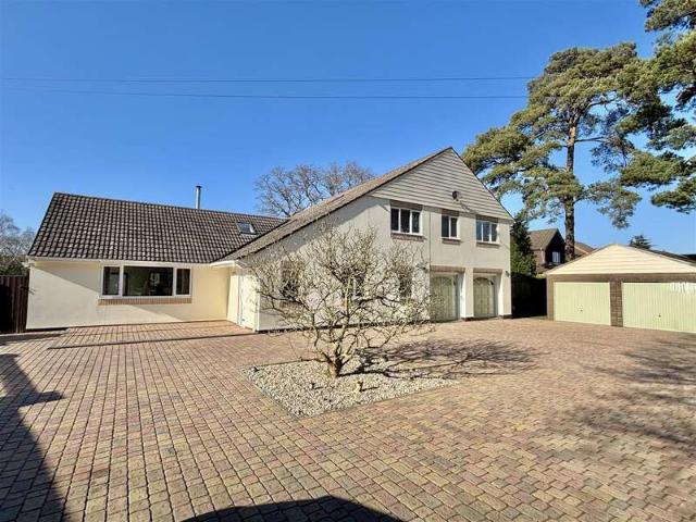 5 Bedroom Detached House