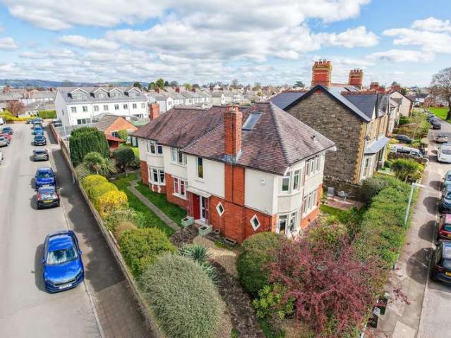 5 Bedroom Detached House