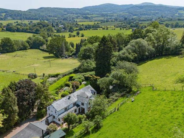 5 Bedroom Detached House
