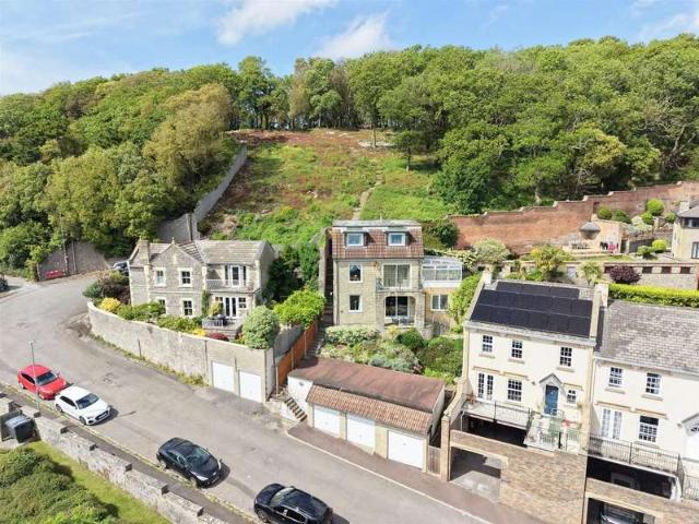 5 Bedroom Detached House