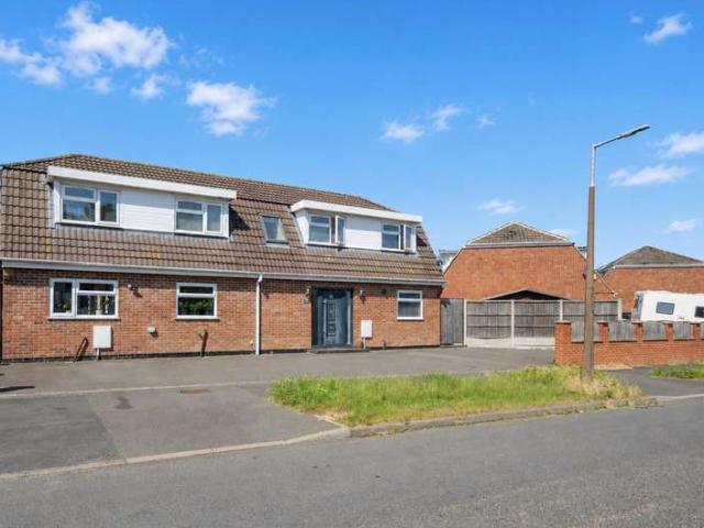 5 Bedroom Detached House