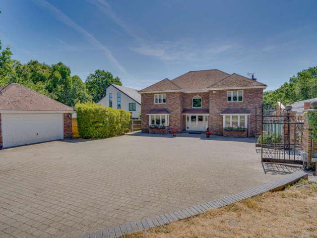 5 Bedroom Detached House