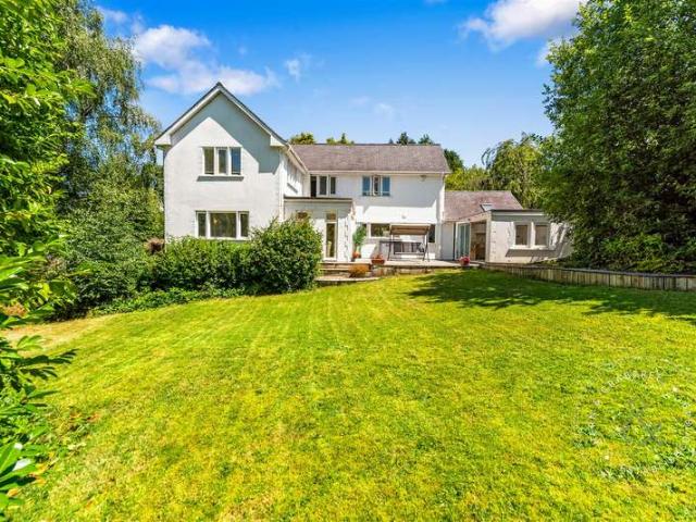 5 Bedroom Detached House