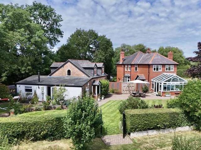 5 Bedroom Detached House