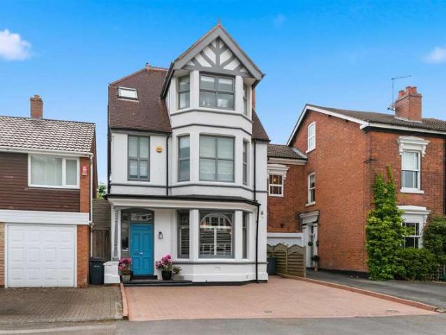 5 Bedroom Detached House