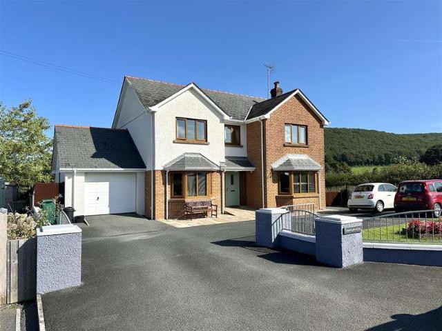 5 Bedroom Detached House
