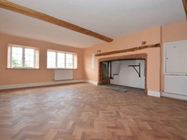 5 Bedroom Detached House