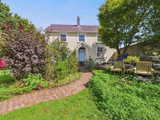 5 Bedroom Detached House