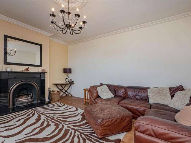 5 Bedroom Detached House