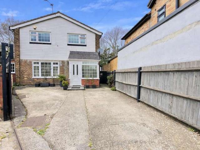 5 Bedroom Detached House
