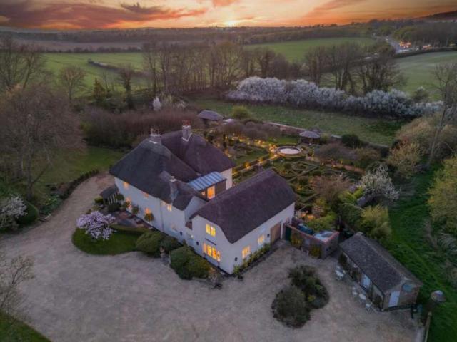 5 Bedroom Detached House