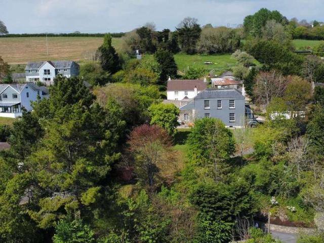 5 Bedroom Detached House