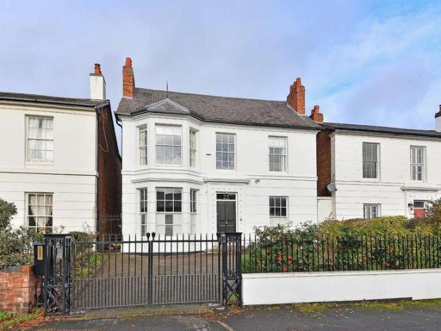 5 Bedroom Detached House