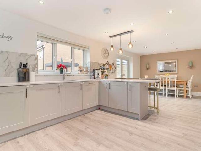 5 Bedroom Detached House