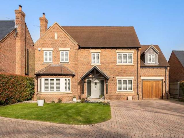 5 Bedroom Detached House