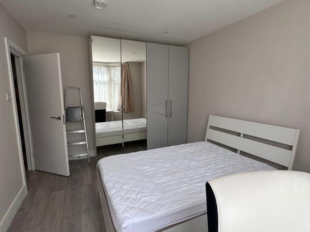 5 Bedroom Detached House – All En Suite