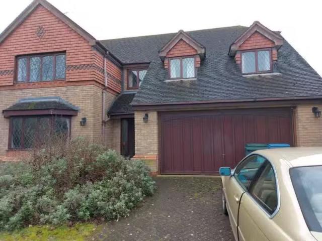 5 bedroom detached house for rent in 10 Heritage Court, CV4 7H.