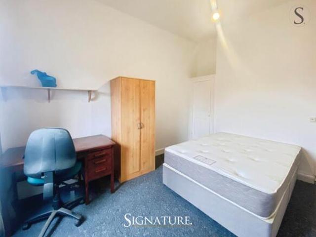 5 bedroom detached house for rent in 43 Evington Road, LE2