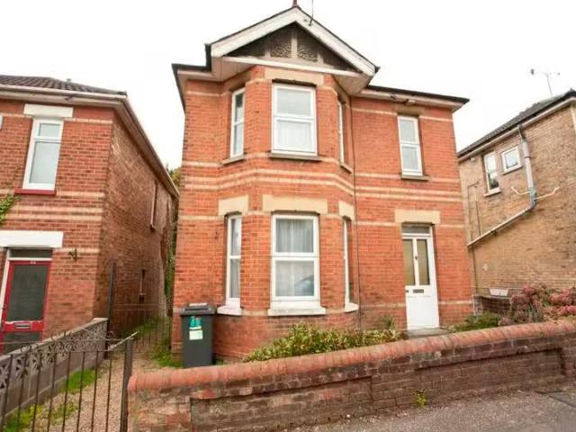 5 bedroom detached house for rent in 5 Bed Student House Clavi.
