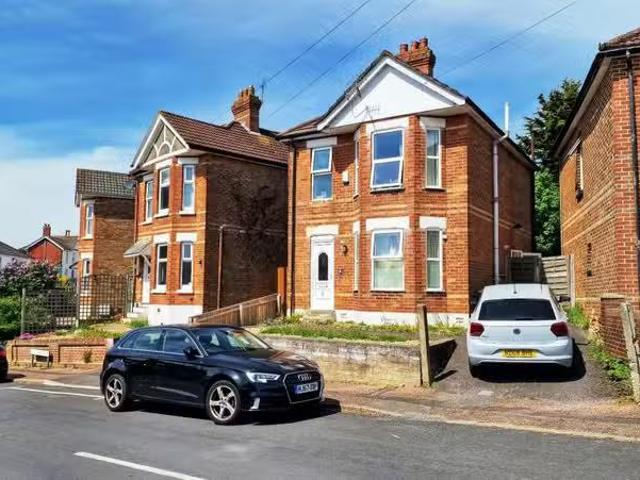 5 bedroom detached house for rent in 5 Bed Student House Muscl.