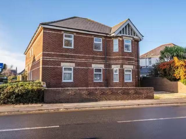 5 bedroom detached house for rent in 5 bed Winton student flat.