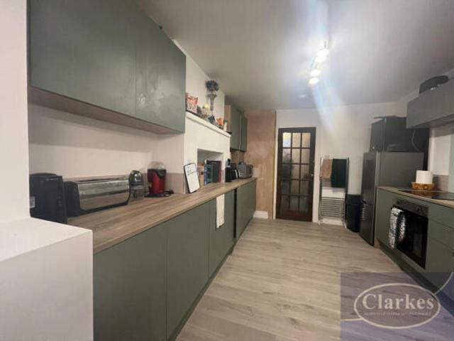 4 bedroom detached house for rent in Calvin Road, Winton, BH9