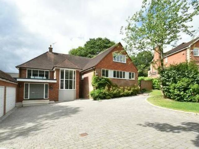 5 bedroom detached house for rent in Camp Road Gerrards Cross Buckinghamshire SL9