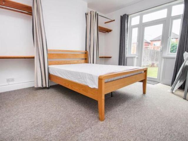 5 bedroom detached house for rent in Capstone Road, Bournemouth, BH8