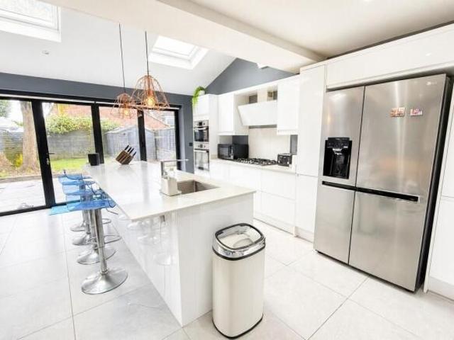 5 bedroom detached house for rent in Castle Lane West, Bournemouth, BH9