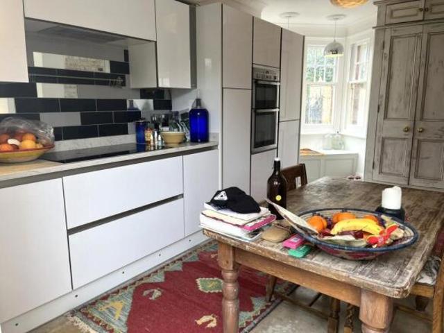 5 bedroom detached house for rent in Cemetery Road, Abbey Wood, London, SE2
