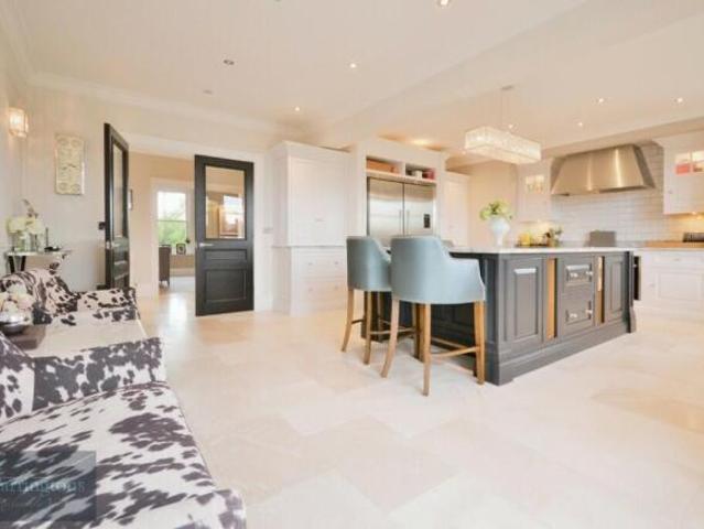 5 bedroom detached house for rent in Childerditch Lane, Brentwood, Essex, CM13