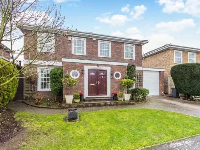 5 bedroom detached house for rent in Chiltern Road Maidenhead.