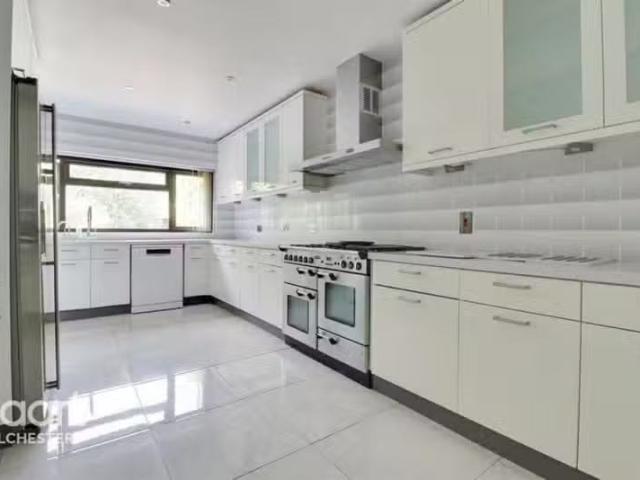 5 bedroom detached house for rent in Clacton Road, Colchester.