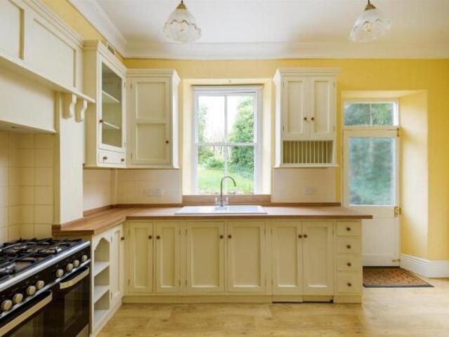 5 bedroom detached house for rent in Crescent Road, Nether Edge, Sheffield, S7